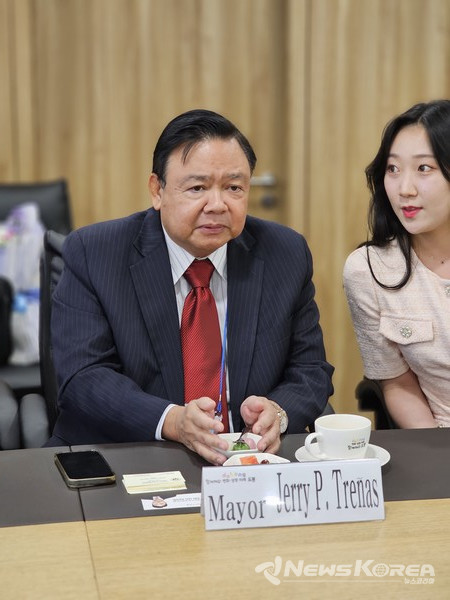 [포토] Jerry P Treñas 일로일로 시장 오언석 도봉구청장과 만나 양 도시간의 문화교류 협의