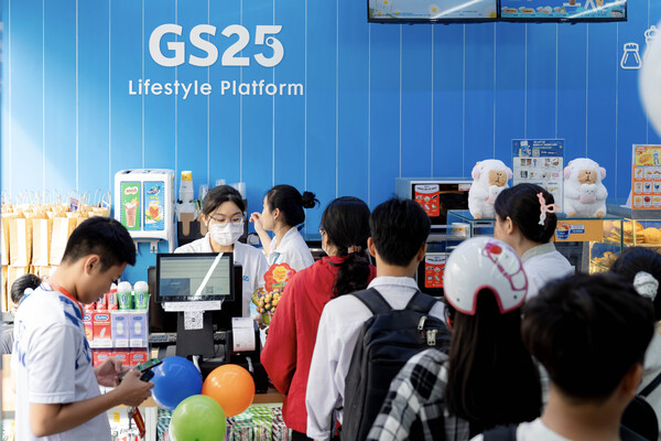 "편의점에서 약까지"… GS25, 베트남 최초 '편의점-약국' 결합 매장 오픈, ESG 경영 본격화